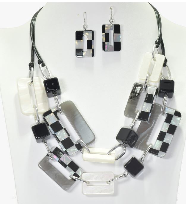 BLACK CHECKER PRINT ACCENT NECKLACE – The Bling Castle