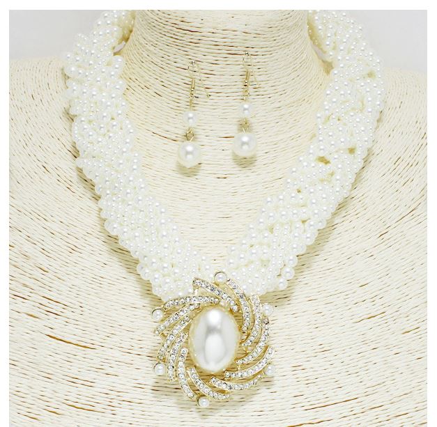 GOLD CREAM RHINESTONE with PEARL CLUSTER NECKLACE – The Bling Castle