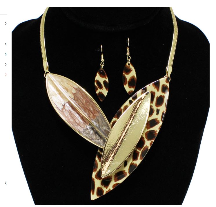 GOLD LEOPARD LEAF ACCENT CELLULOID ACETATE NECKLACE – The Bling Castle